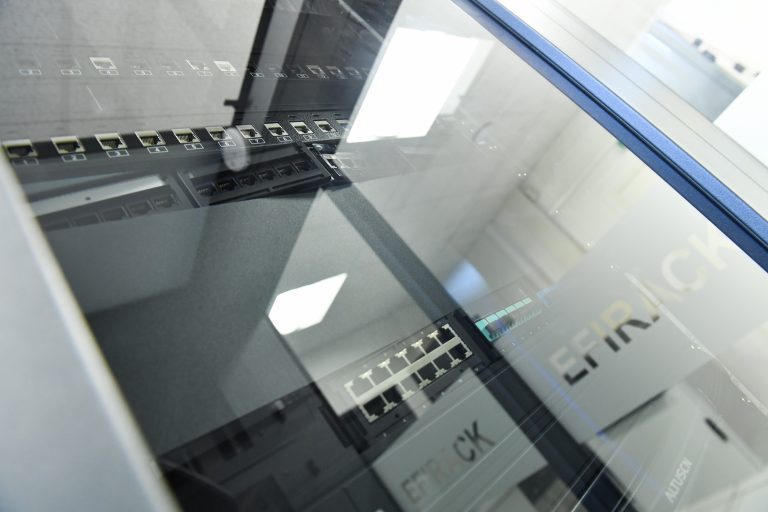 Réalisations | EFIRACK, de la baie au datacenter